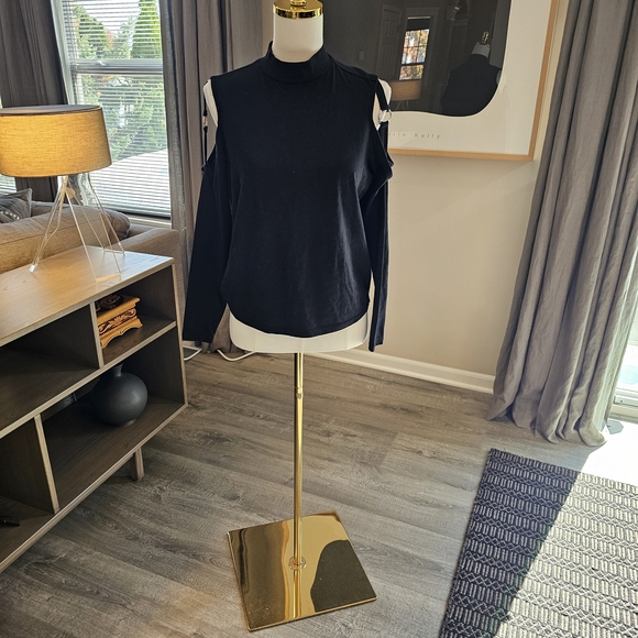 Hot Topic | Tops | Hot Topic Black Cold Shoulder Top Xs | Poshmark